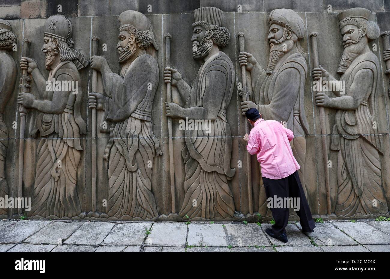 Parsi temple in mumbai hi-res stock photography and images - Alamy