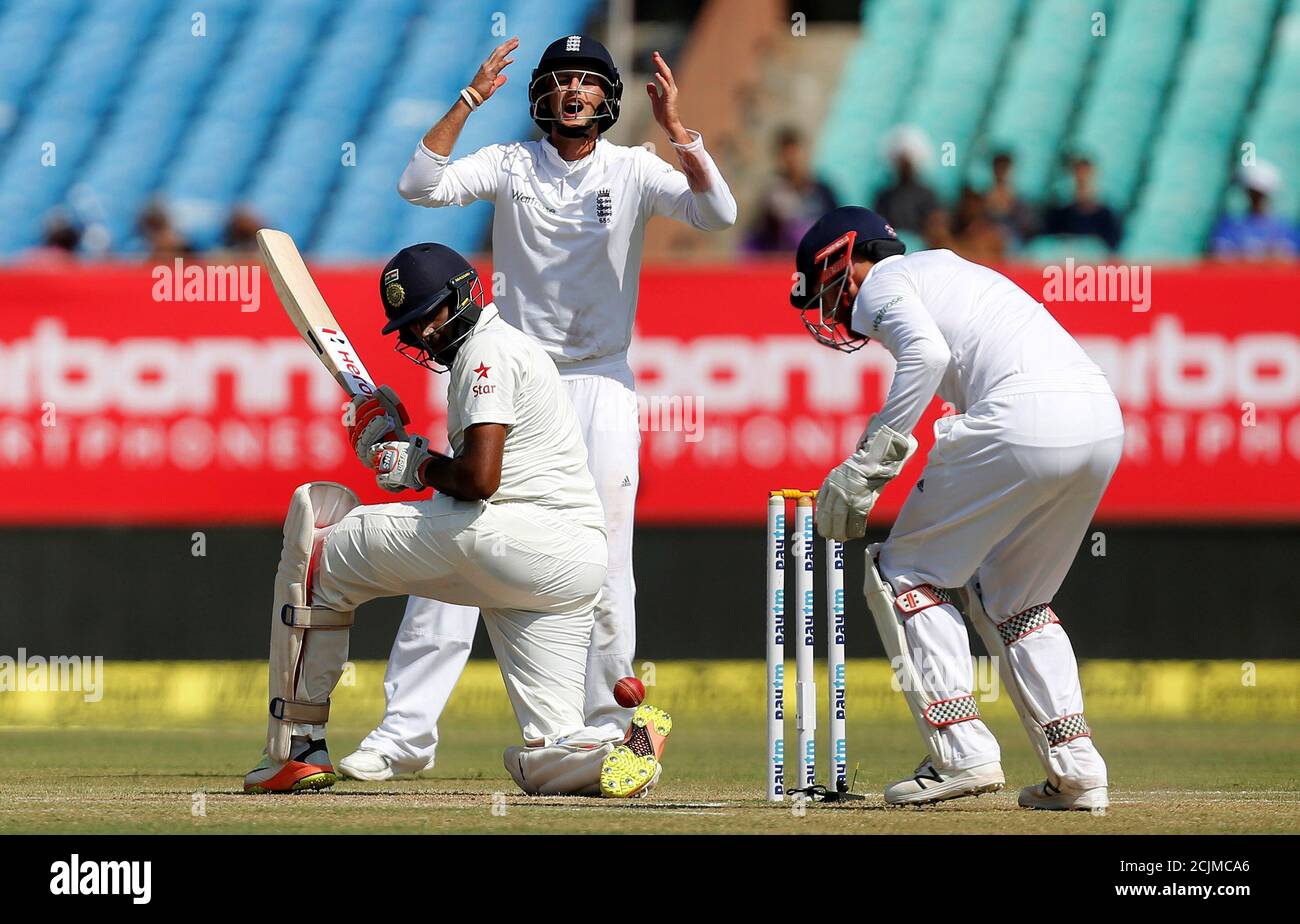 India cricket catch drop hi-res stock photography and images - Alamy
