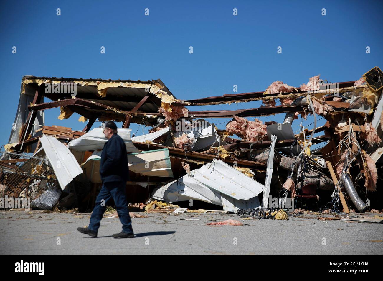 Airplane disaster man hi-res stock photography and images - Alamy