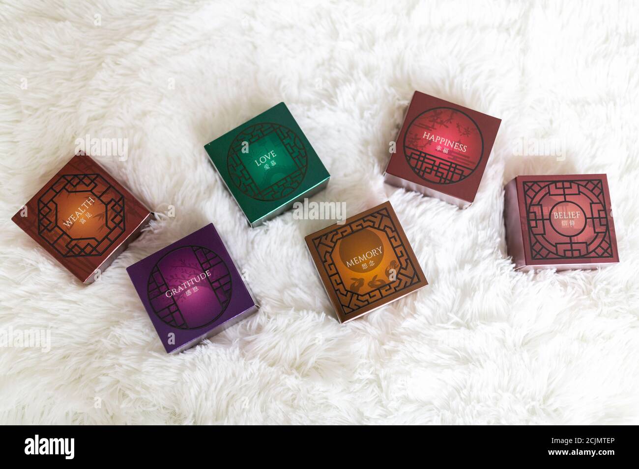 Box with chinese characters hi-res stock photography and images - Alamy