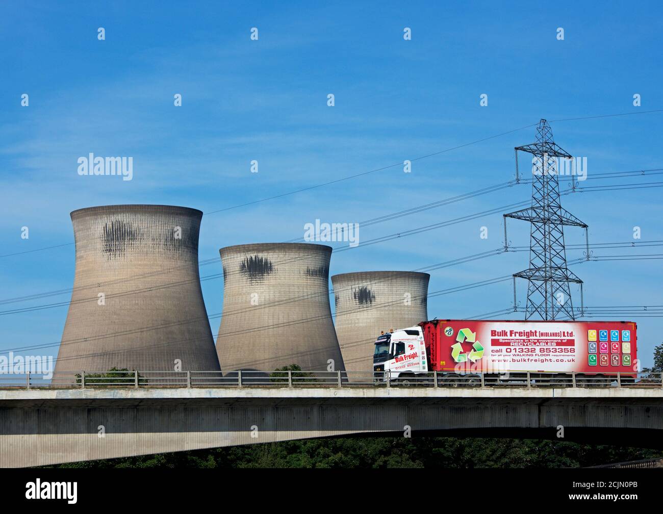 Lorry passing Ferrybridge power station, West Yorkshire, England UK ...