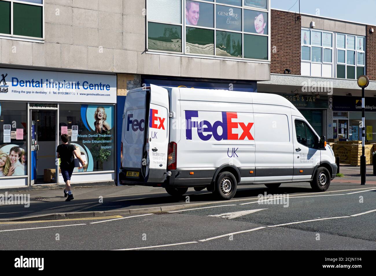 Man carrying packages from Fedex delivery van, England UK Stock Photo ...