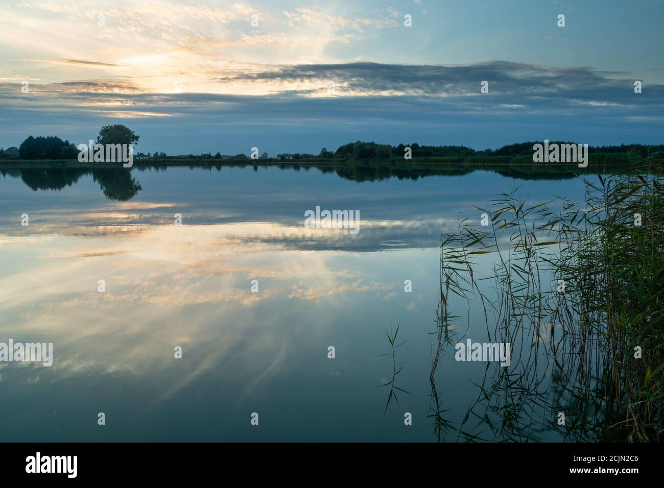 Calm water reflection sky hi-res stock photography and images - Alamy