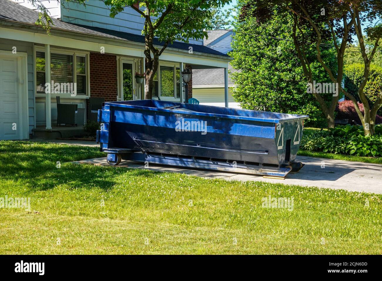 Junk in driveway hi-res stock photography and images - Alamy