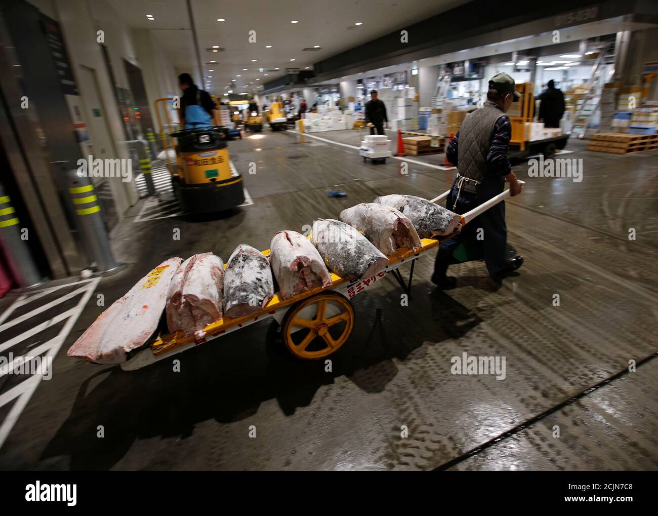 Food carts tokyo hi-res stock photography and images - Alamy