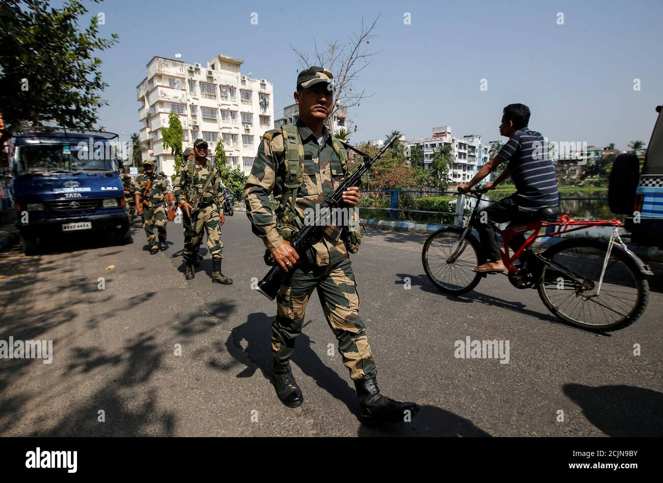 Soldiers bsf border security force hi-res stock photography and images ...