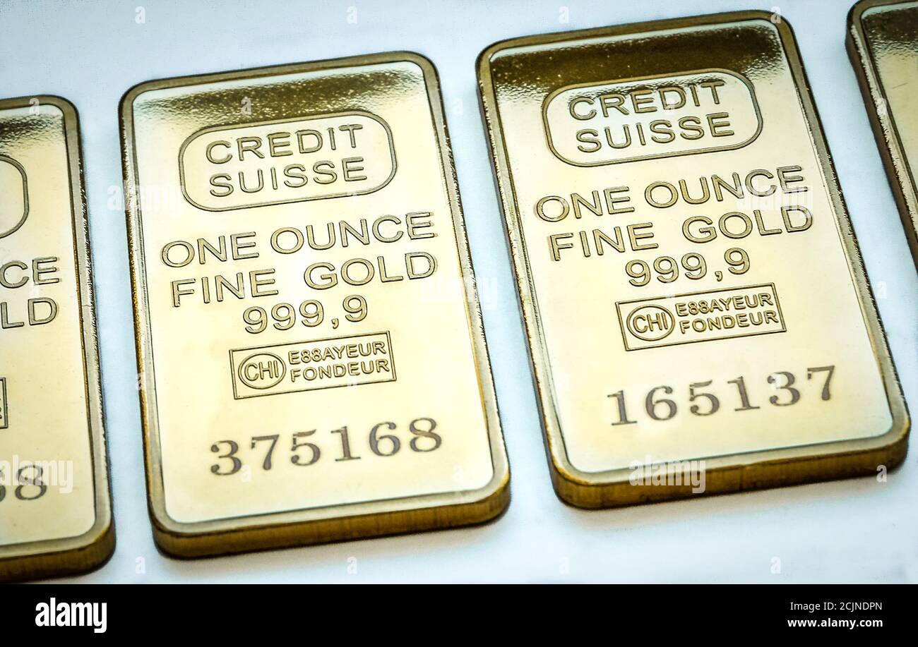 One ounce gold bars Stock Photo - Alamy