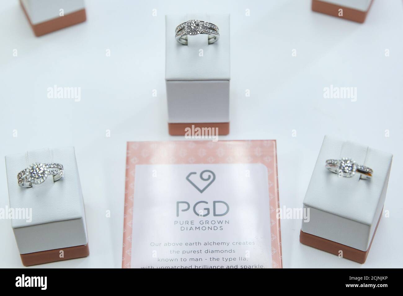 Lab grown diamonds hi-res stock photography and images - Alamy