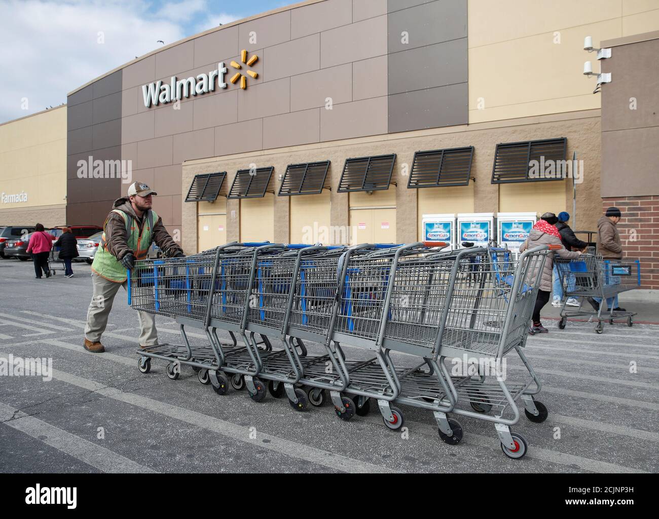 Employee shopping carts hi-res stock photography and images - Alamy