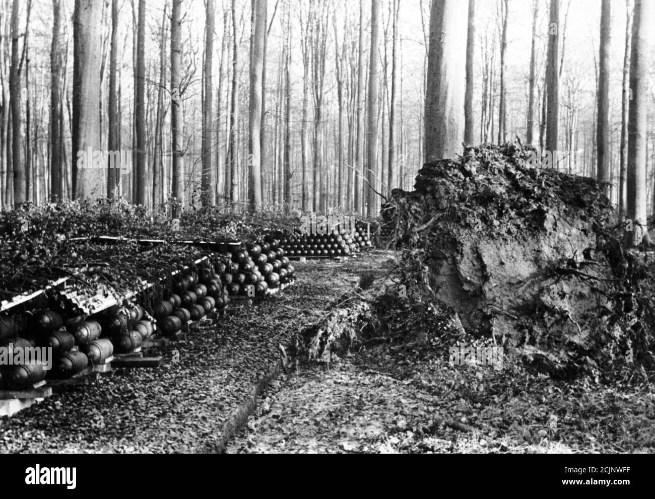 Bombs dropping during ww2 Black and White Stock Photos & Images - Alamy