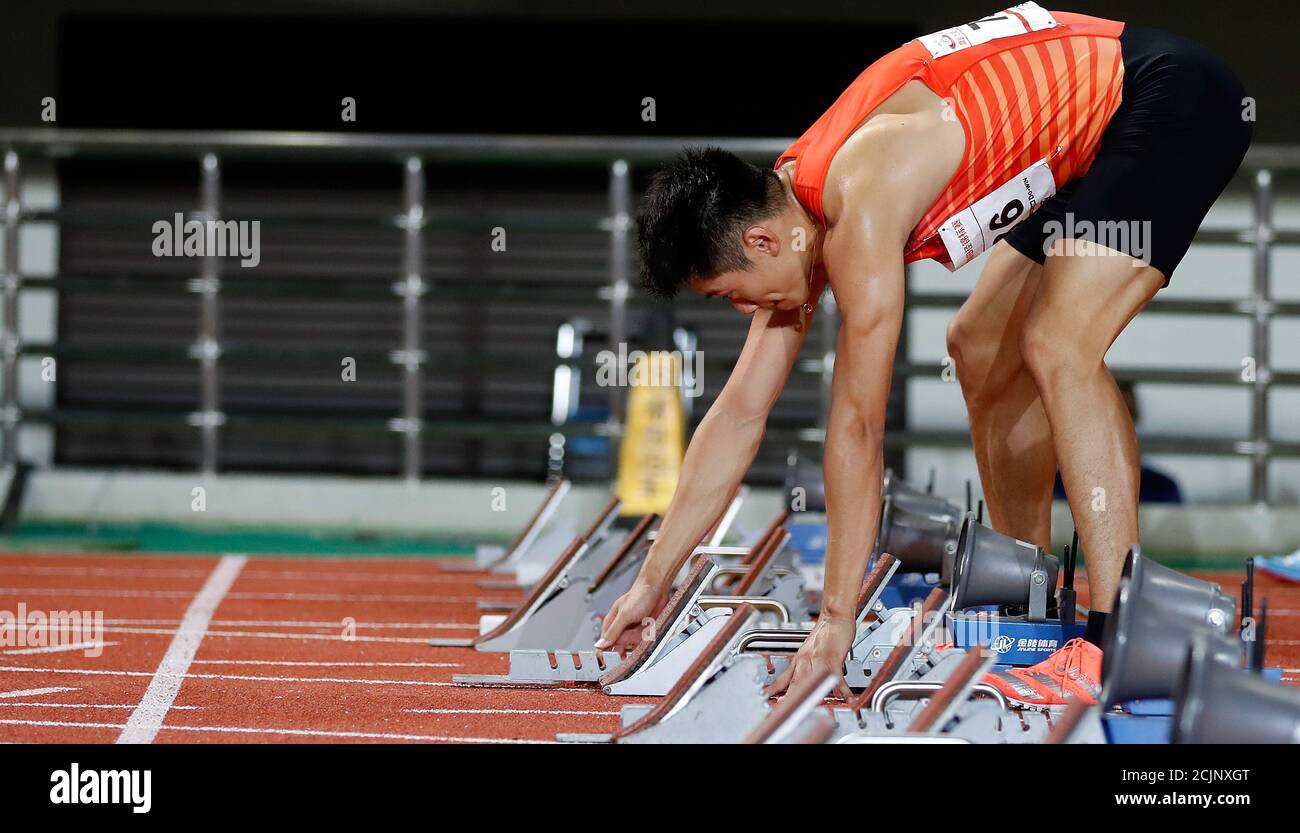 100m athletics start hi-res stock photography and images - Alamy