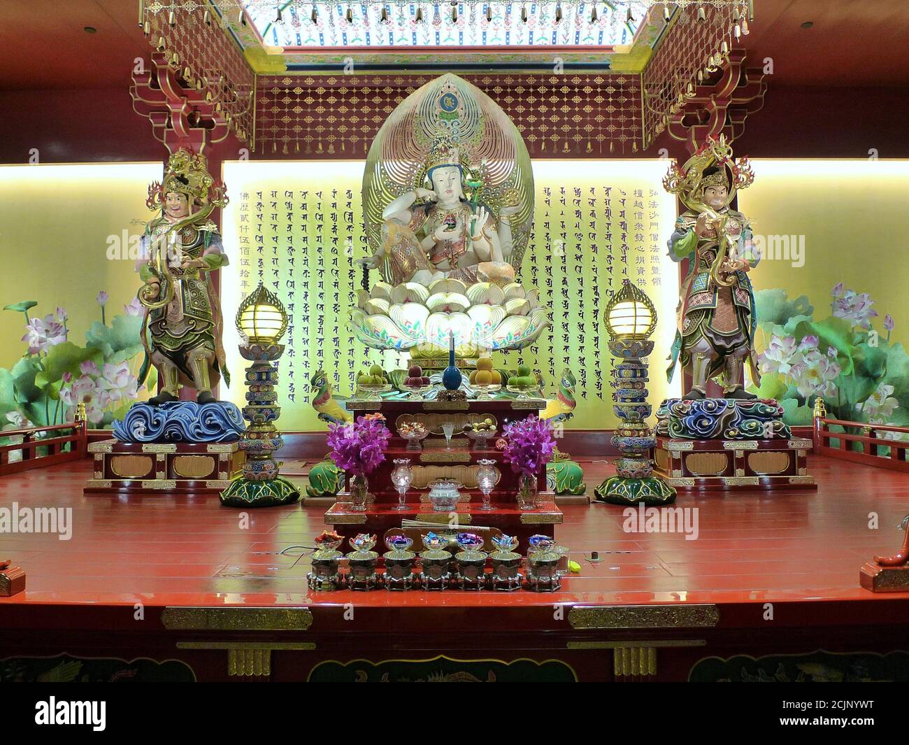 INSIDE OF THE BUDDHA TOOTH RELIC TEMPLE Stock Photo - Alamy