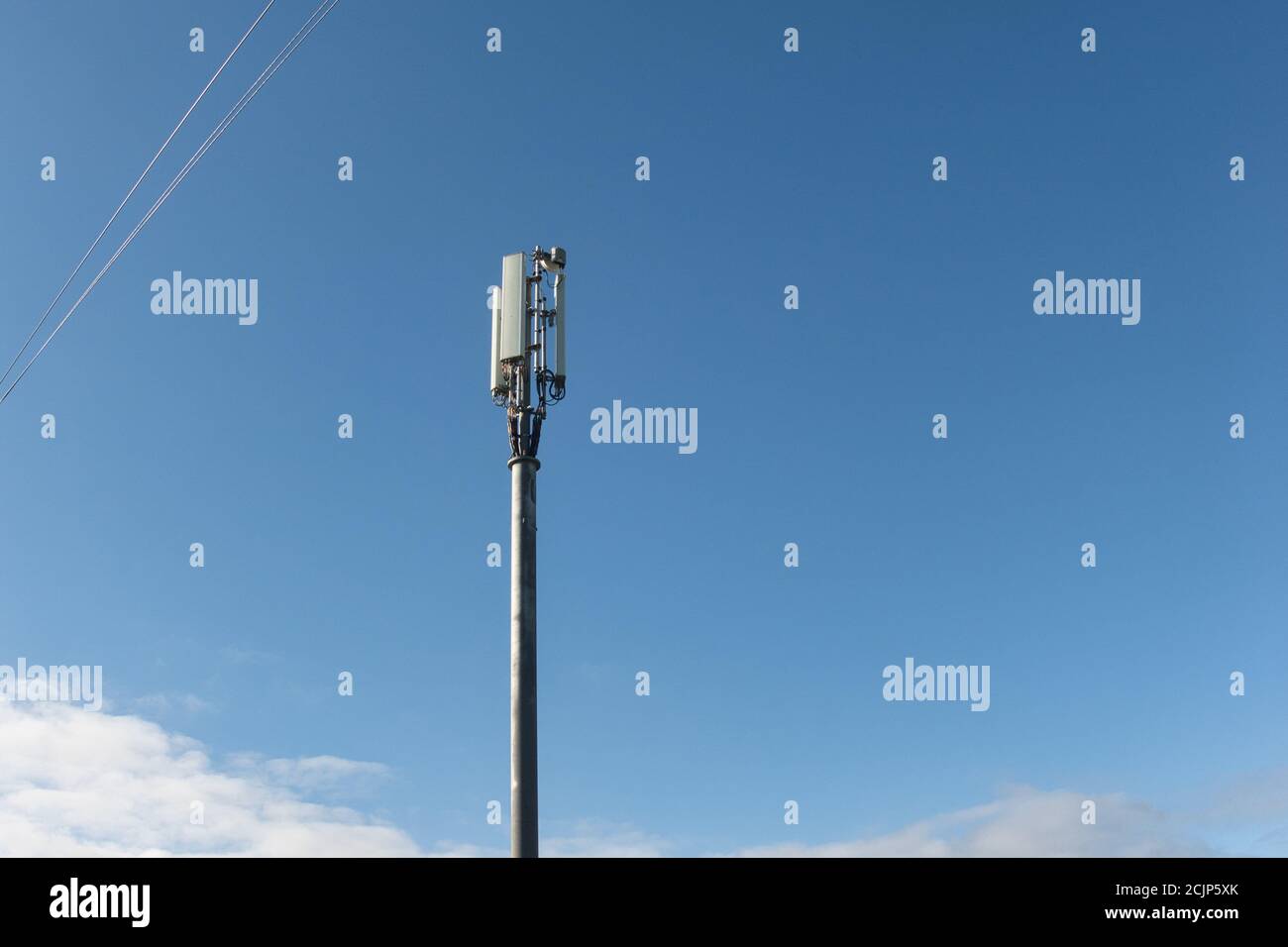 Mobile phone mast in the countryside in UK Stock Photo - Alamy