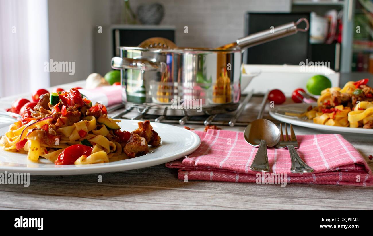 Family dinner table hi-res stock photography and images - Alamy