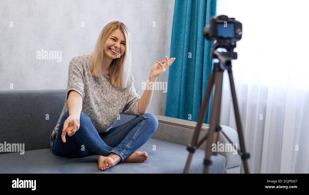 Telling joke hi-res stock photography and images - Alamy