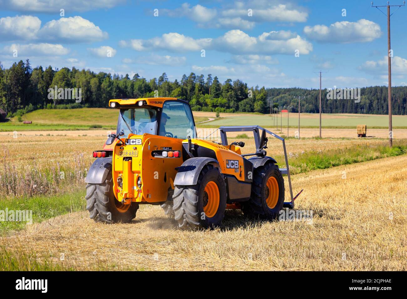 JCB 541-70 Loadall telehandler on stubble field ready to collect straw ...