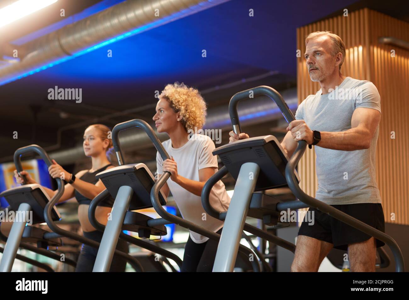 Gym group exercise treadmills hi-res stock photography and images - Alamy