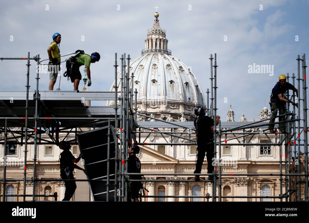 On scaffolding in italy hi-res stock photography and images - Alamy