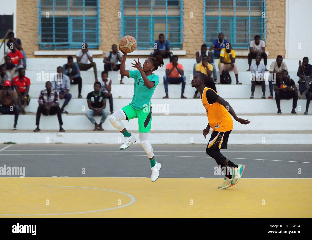 Senegal basketball player hi-res stock photography and images - Alamy