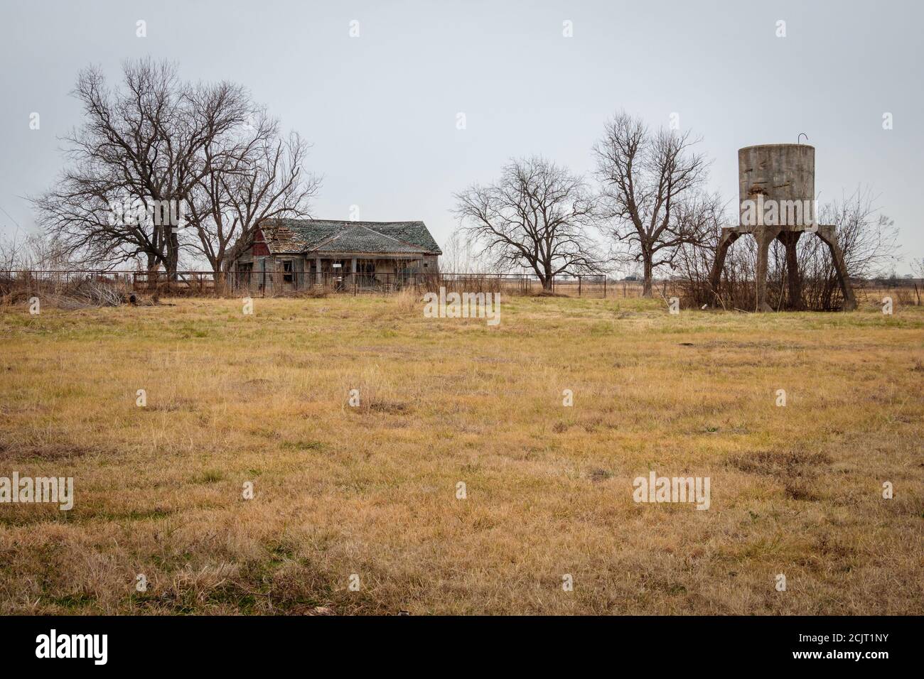 Deserted farm house hi-res stock photography and images - Alamy