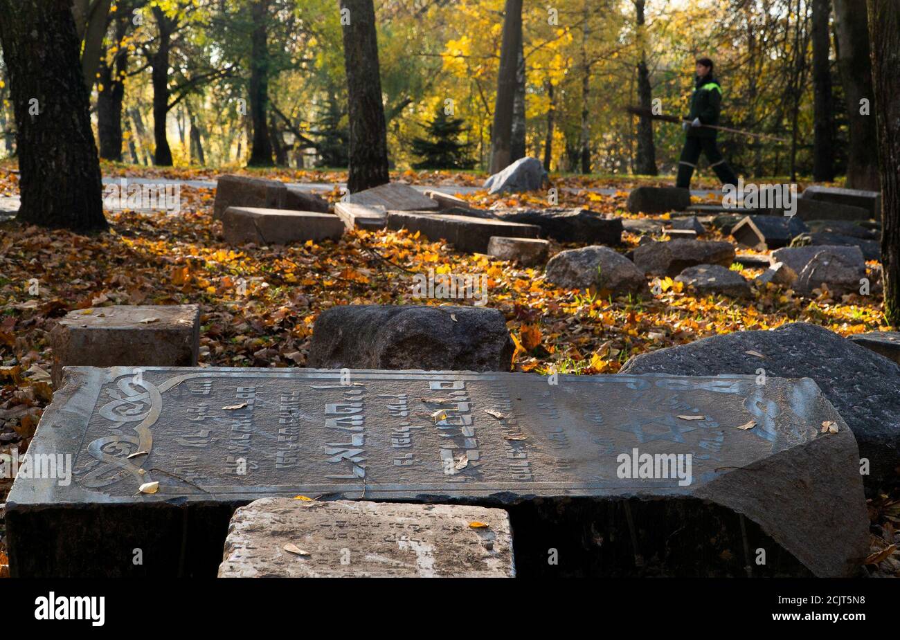 Broken monuments hi-res stock photography and images - Alamy