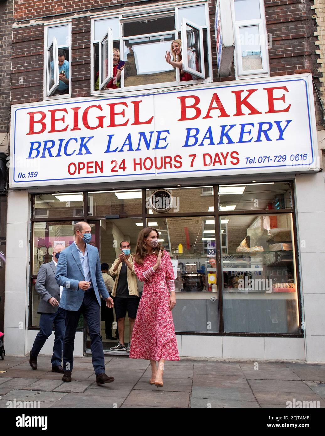 The Duke and Duchess of Cambridge leave after a visit to the Beigel ...
