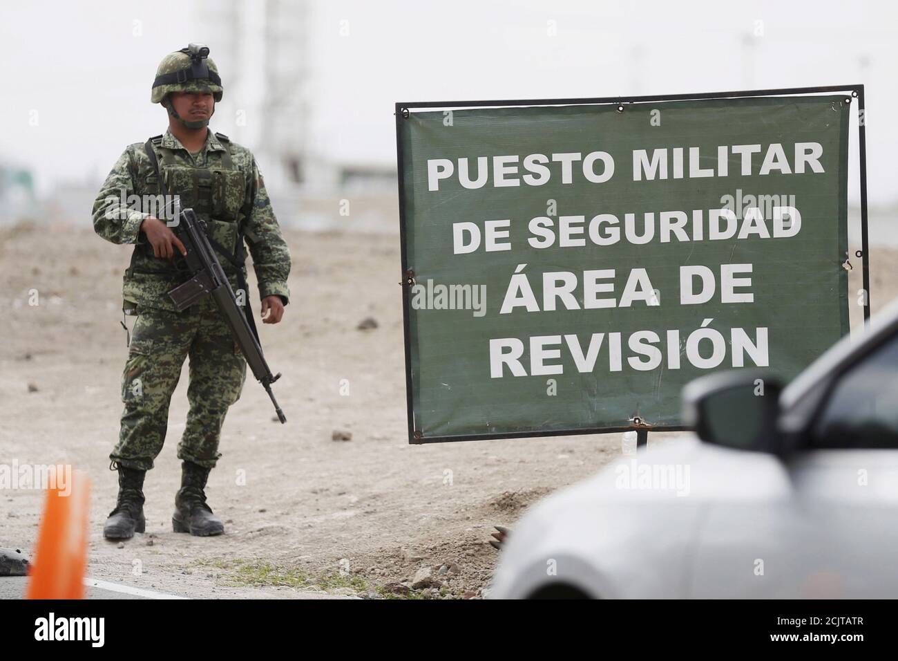 Security checkpoint mexico hi-res stock photography and images - Alamy