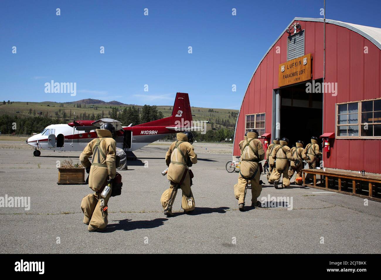Parachute loft hi-res stock photography and images - Alamy