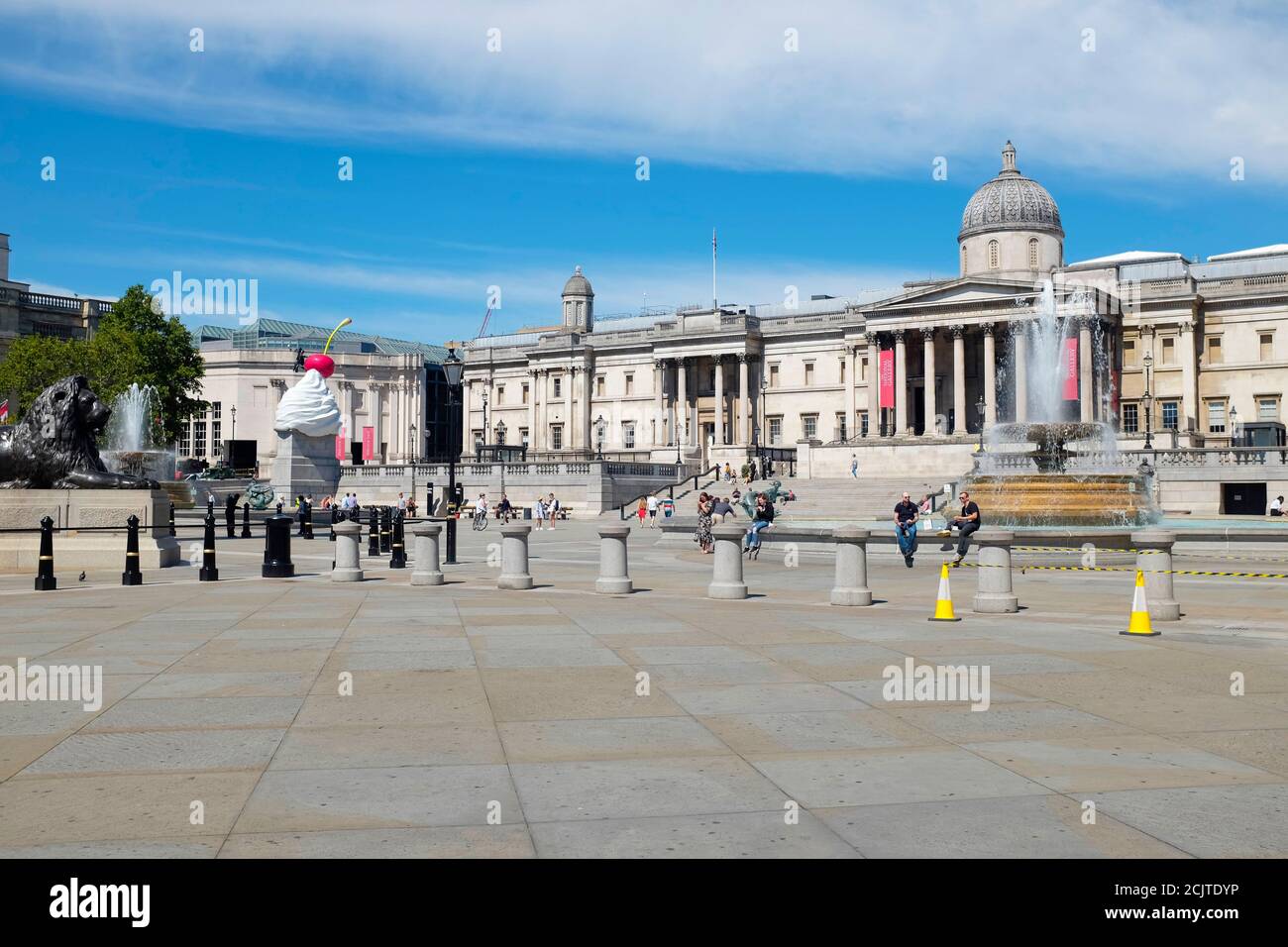 Empty square london morning hi-res stock photography and images - Alamy