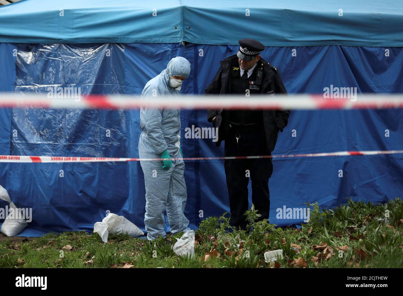 Forensics tent hi-res stock photography and images - Alamy