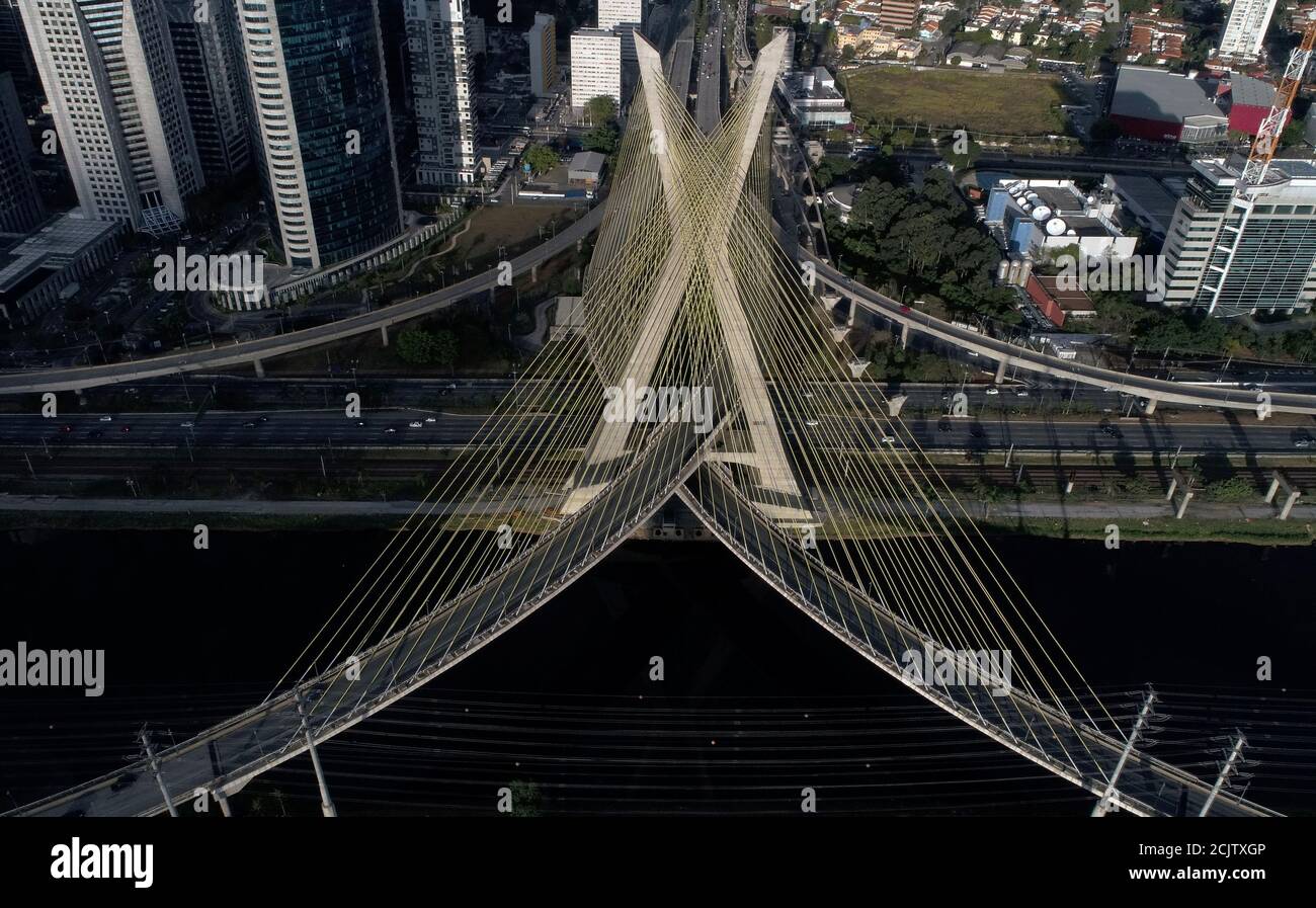 The octavio frias de oliveira bridge hi-res stock photography and ...