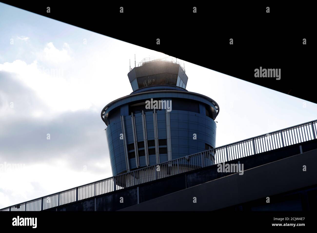 Air traffic control tower at laguardia airport hi-res stock photography ...