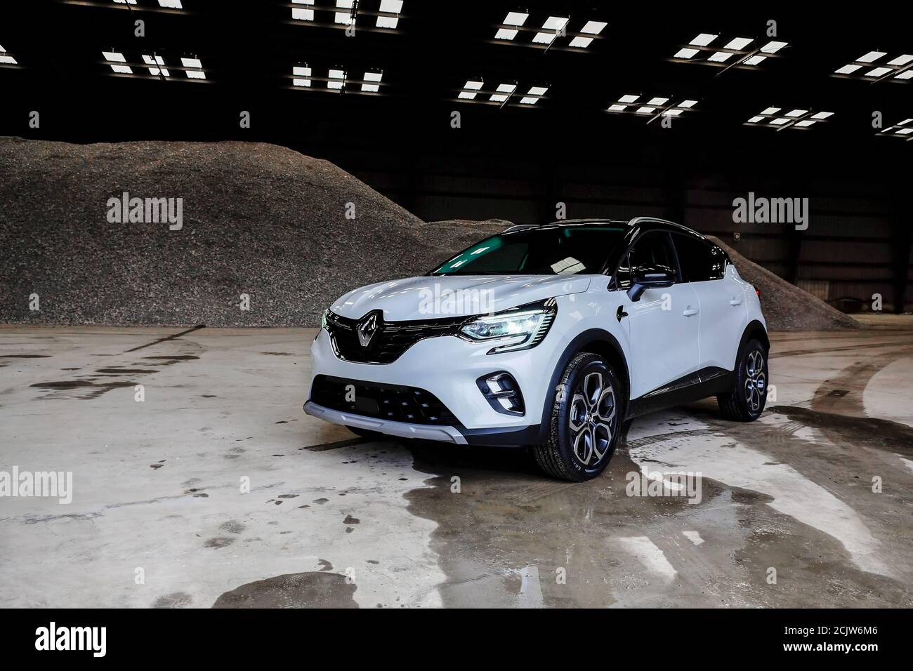 Renault capture front hi-res stock photography and images - Alamy