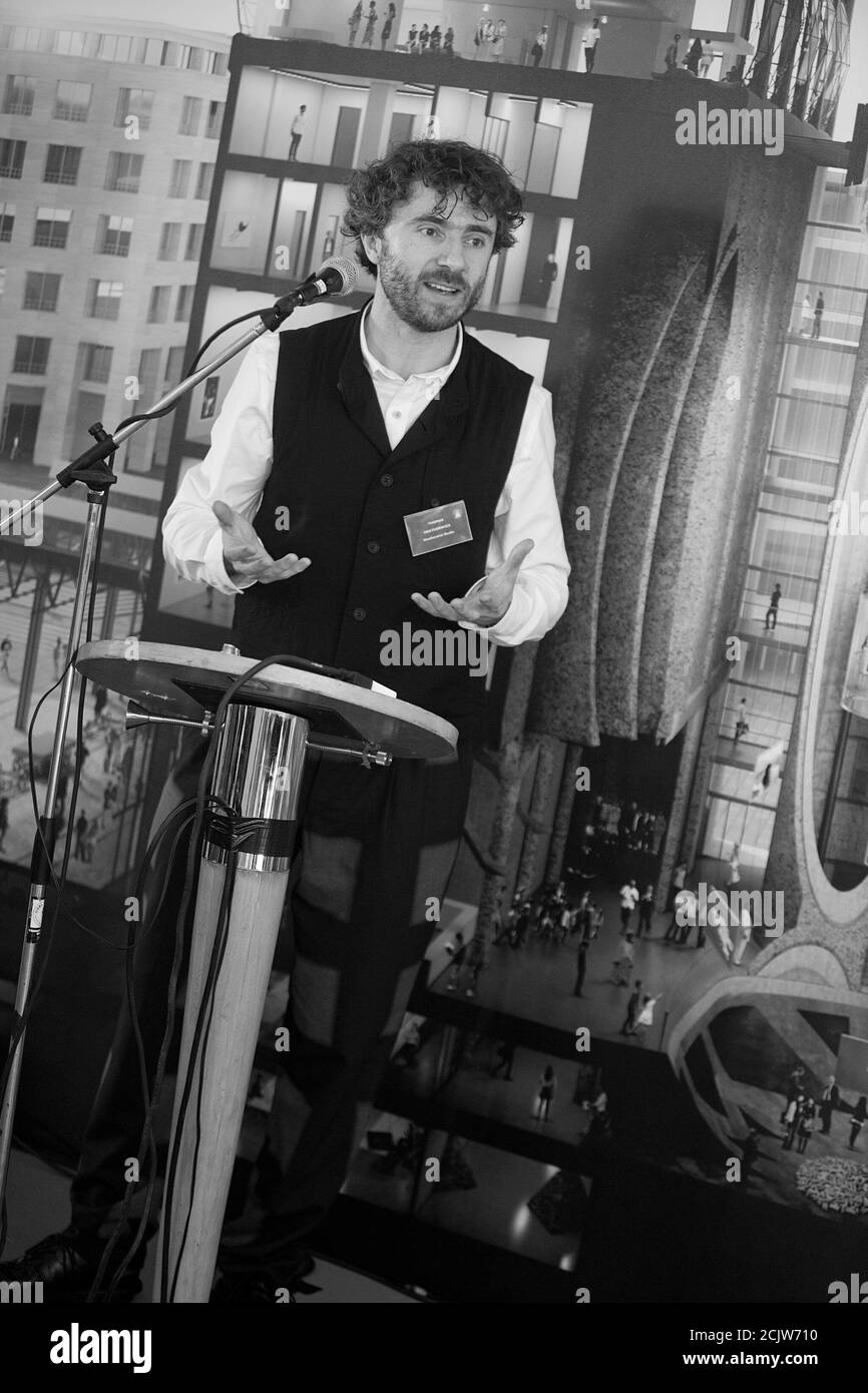 Thomas heatherwick portrait hi-res stock photography and images - Alamy