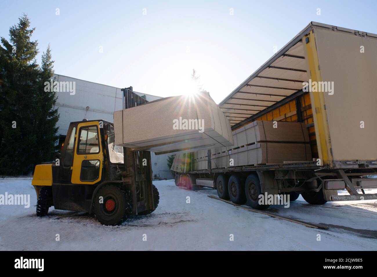 forklift load chipboard panels from truck Stock Photo - Alamy