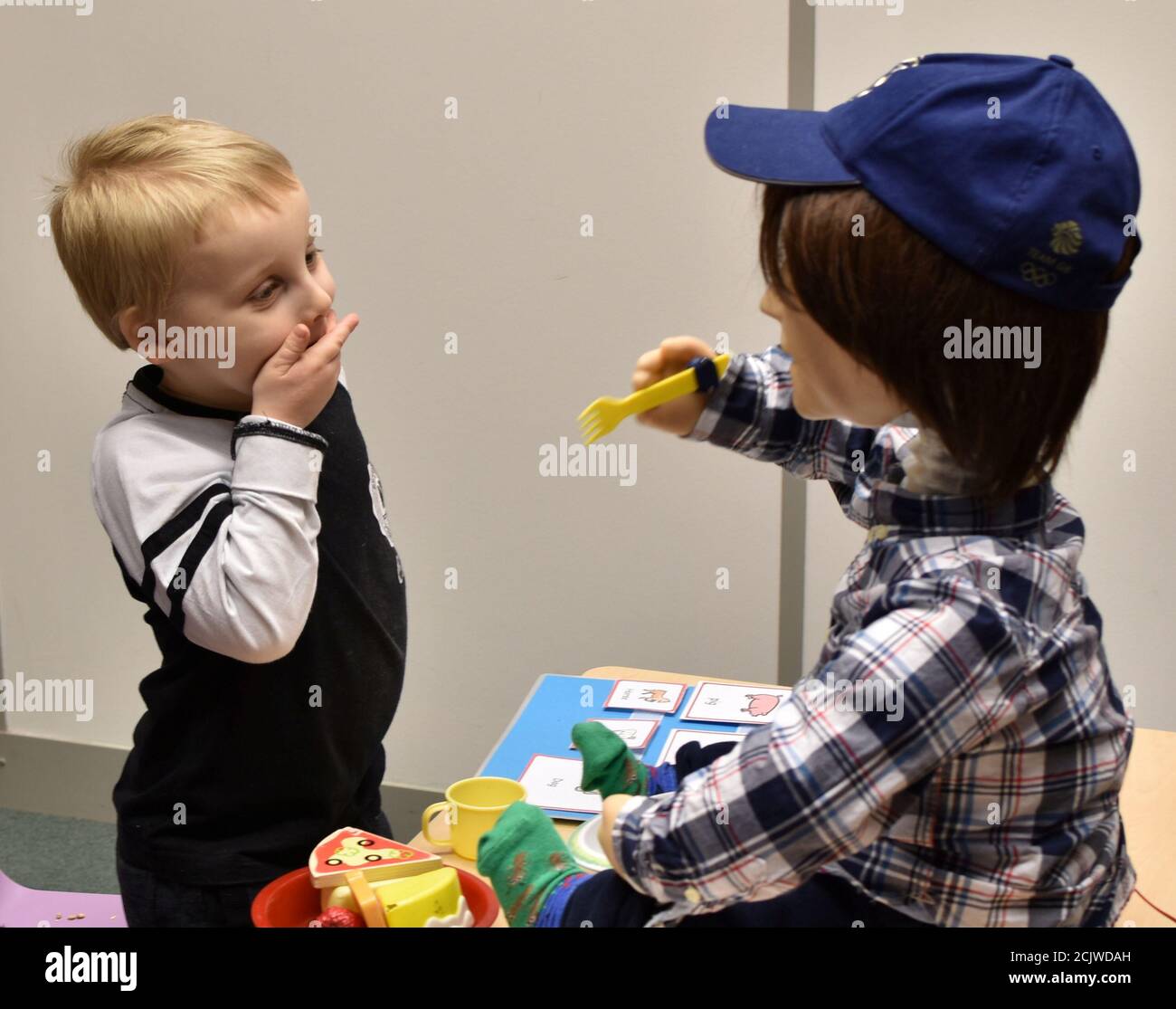 Robot help child hi-res stock photography and images - Alamy