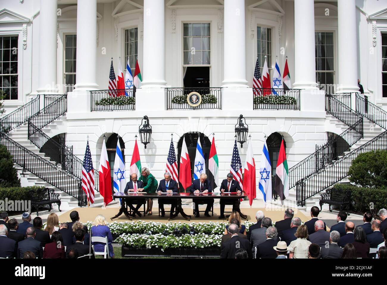 Signing news papers hi-res stock photography and images - Alamy