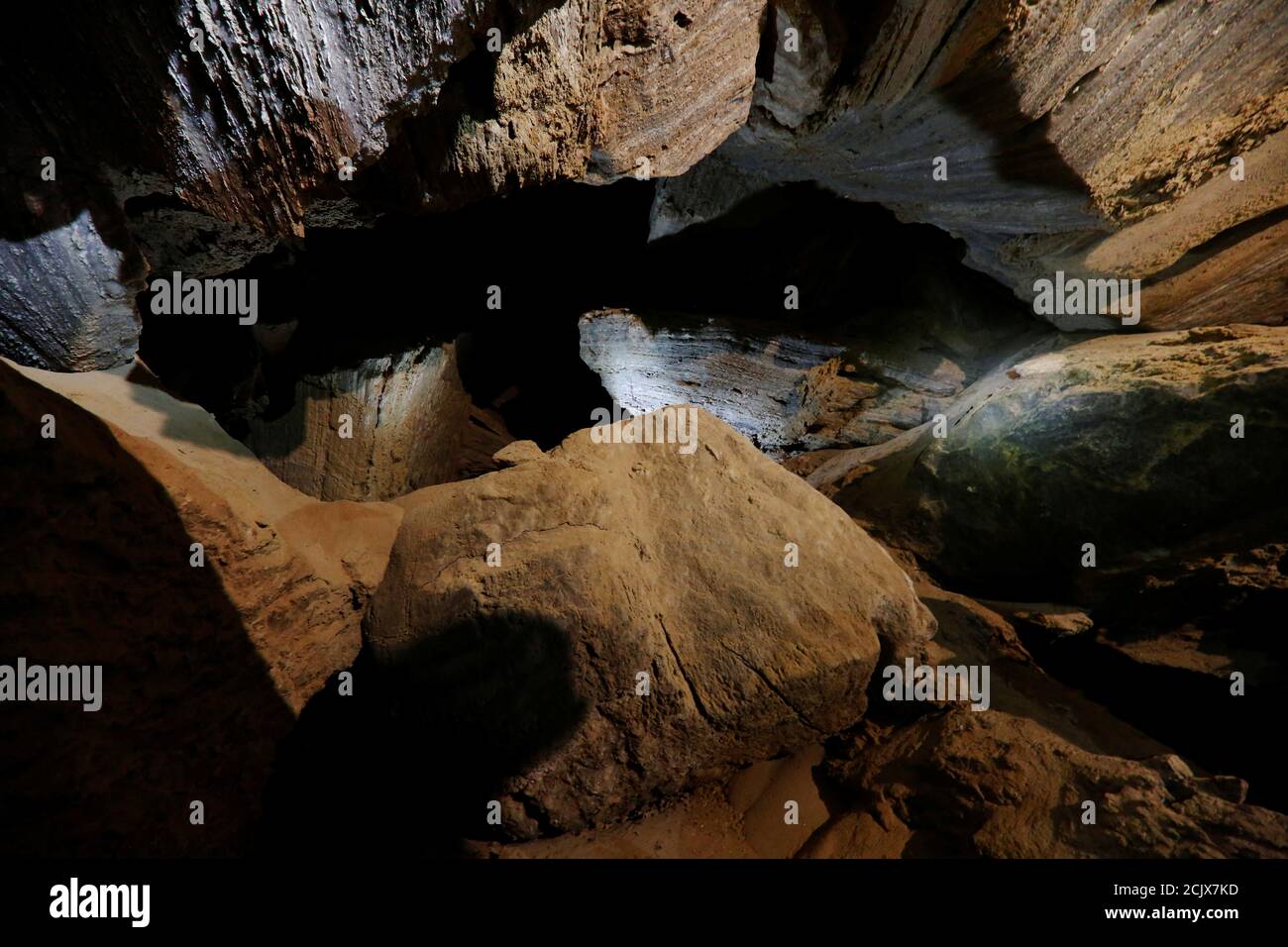 Dead sea salt cave hi-res stock photography and images - Alamy