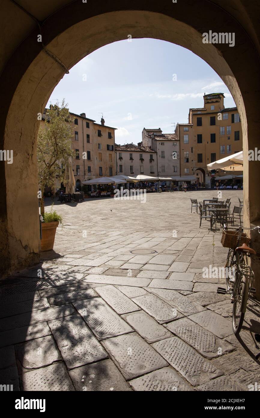 Piazza dell'Anfiteatro inside the ancient Roman amphitheatre of Lucca ...