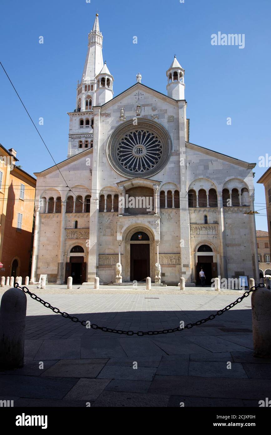 Modena cathedral exterior hi-res stock photography and images - Alamy