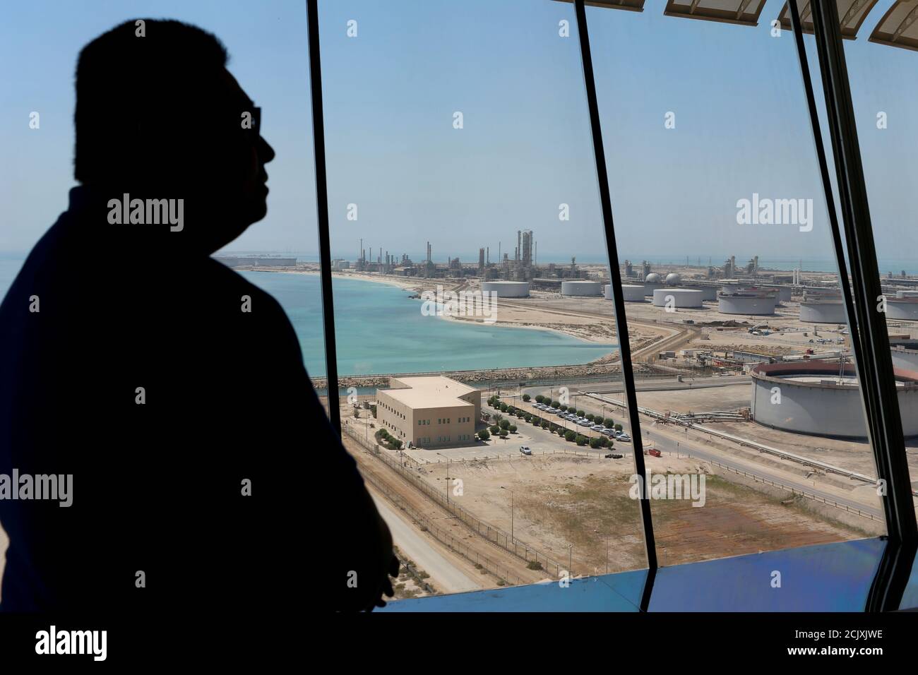 Aramco refinery saudi arabia hi-res stock photography and images - Alamy