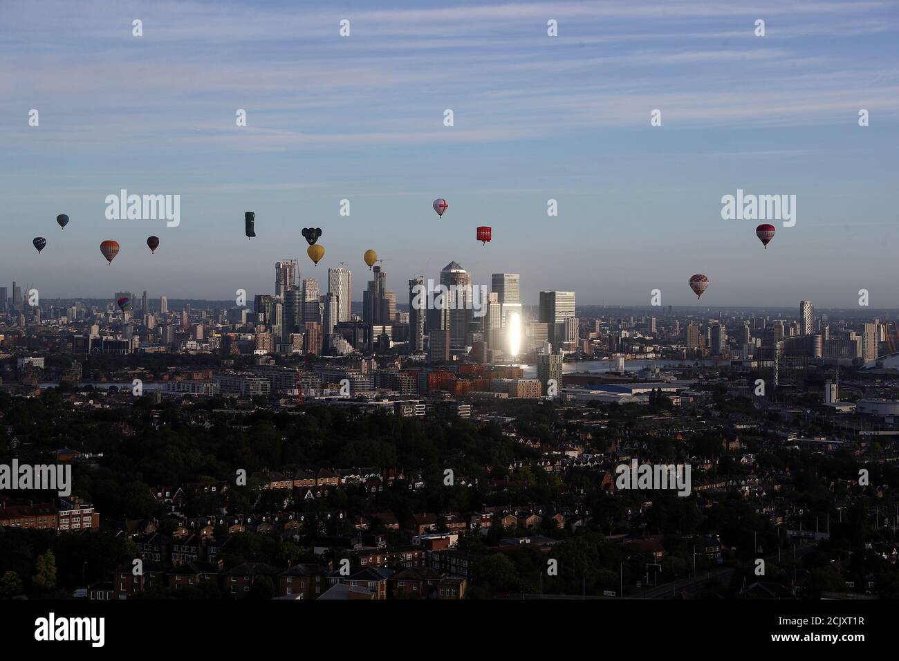 Lord mayor’s balloon regatta 2019 hi-res stock photography and images ...