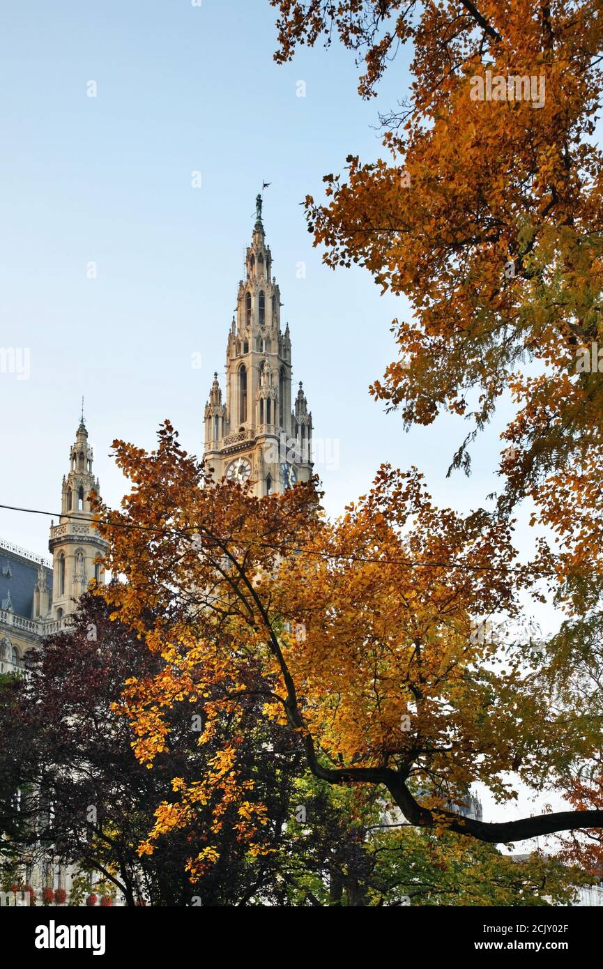 Townhouse park - Rathauspark in Vienna. Austria Stock Photo - Alamy