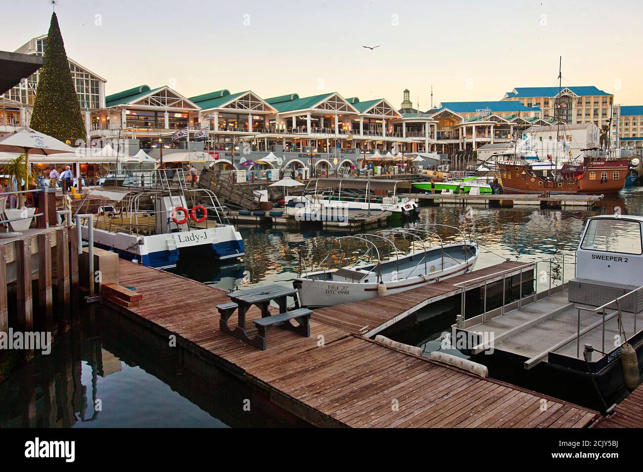 Victoria & Alfred shopping mall, Cape Town, South Africa Stock Photo ...