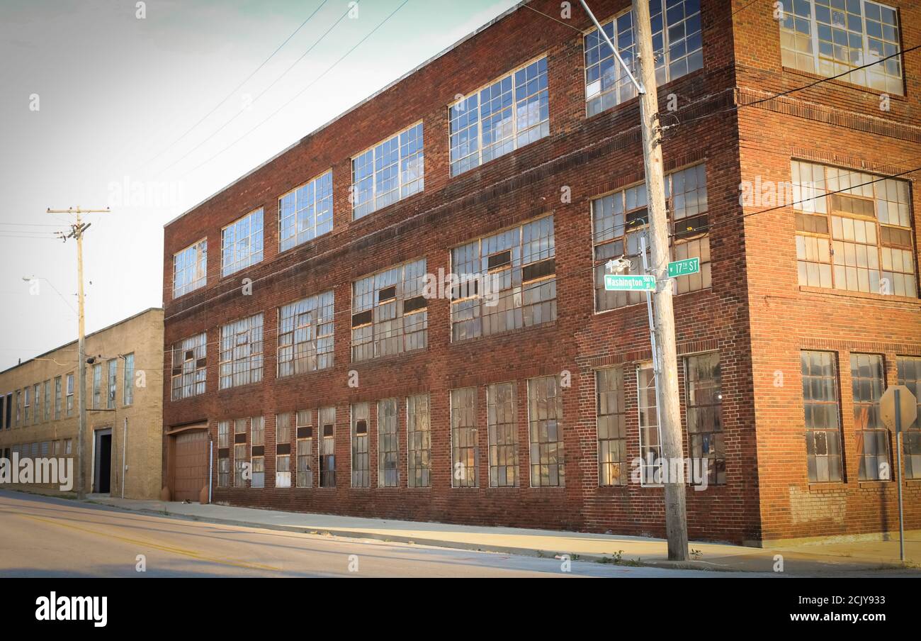 Three story warehouse hi-res stock photography and images - Alamy