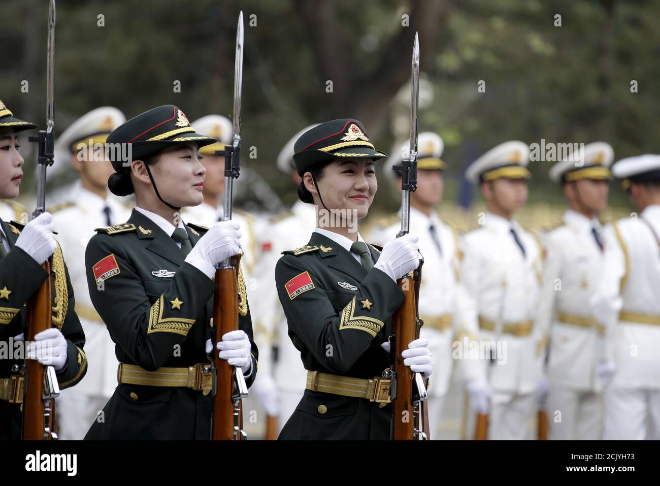 Female soldiers honour guard china hi-res stock photography and images ...