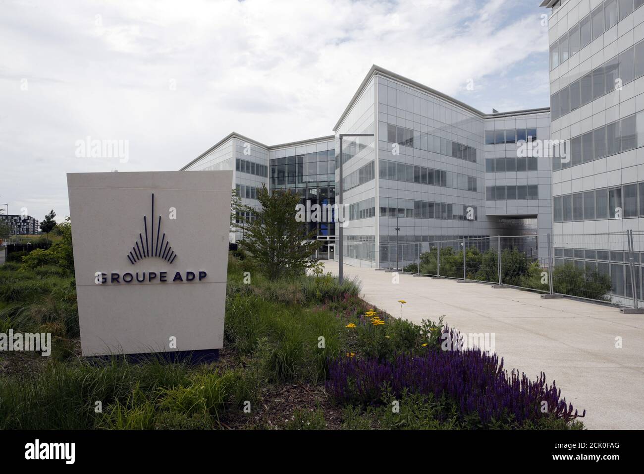 Logo de adp hi-res stock photography and images - Alamy