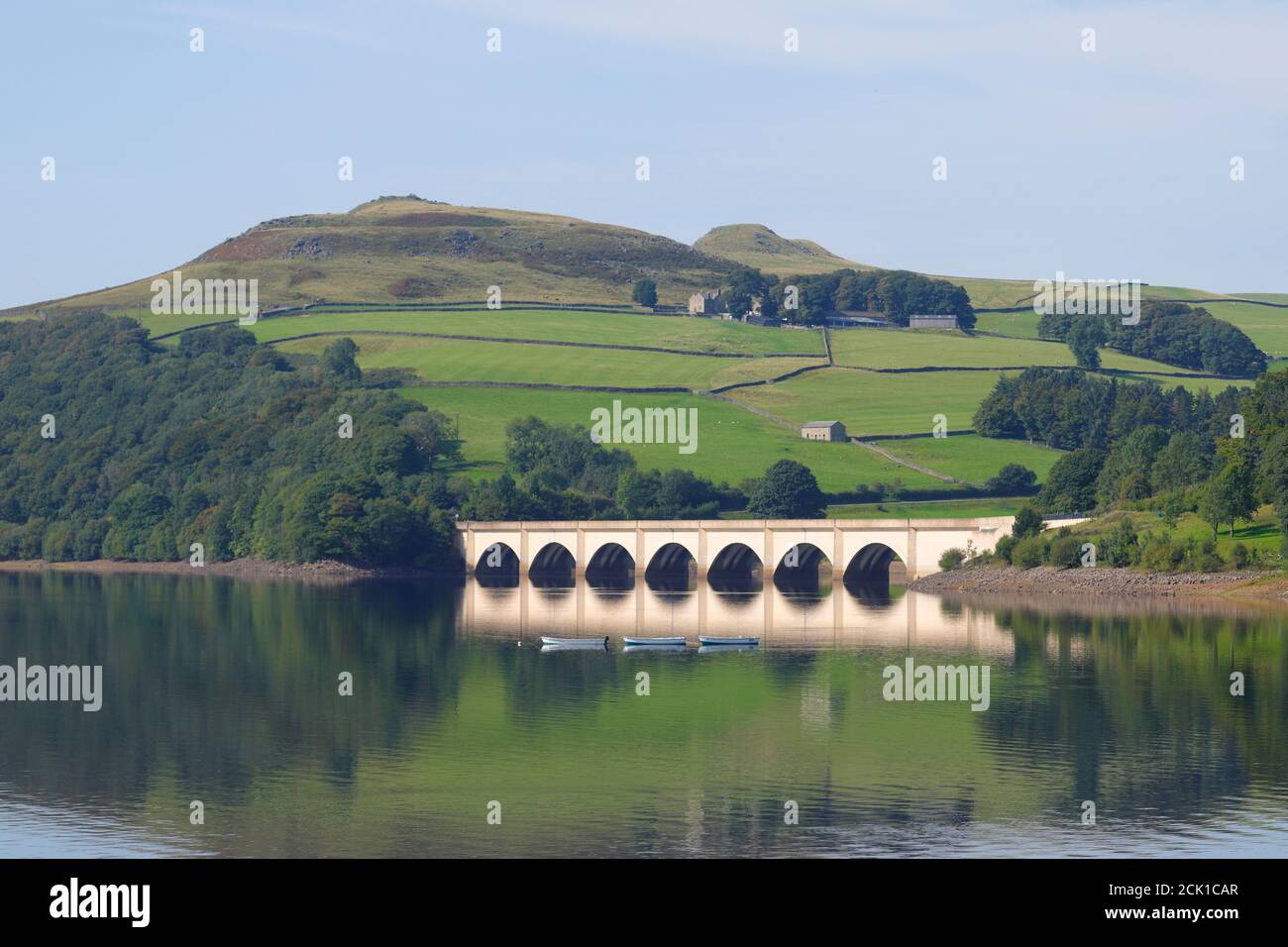 Reflections of Ashopton Viaduct that runs over Ladybower Reservoir in ...