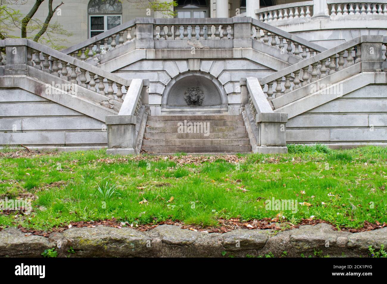 Entrance to a luxury mansion hi-res stock photography and images - Alamy