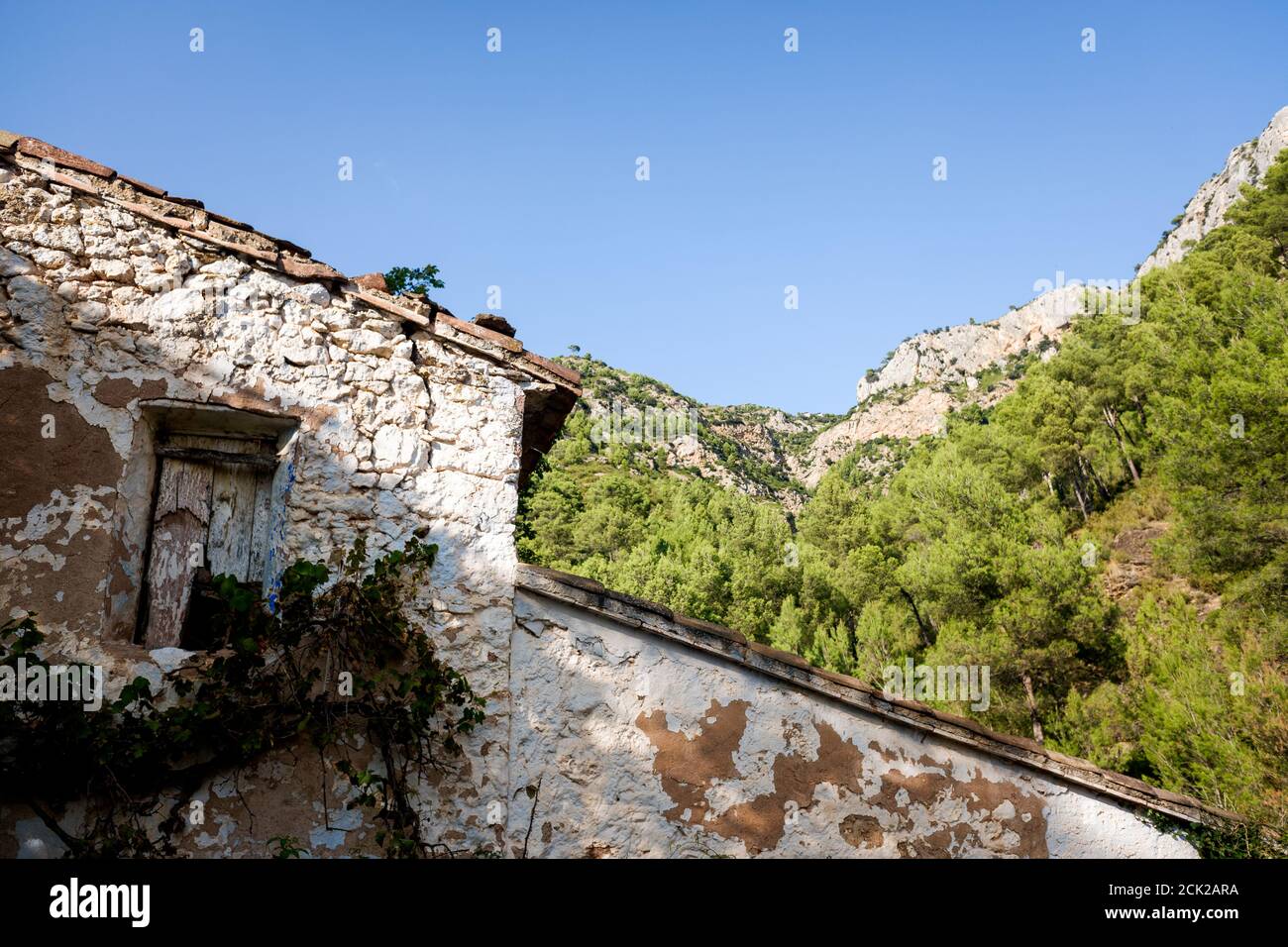 Old run-down farmhouse in a valley with mountain views Stock Photo - Alamy
